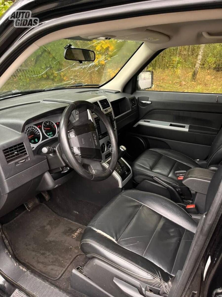 Jeep Patriot 2022 in Vilnius, with an engine capacity of 2.40 L and mileage of 293 thousand km for 2000 €, photo 14 on AUTOMOTO.COM.LV