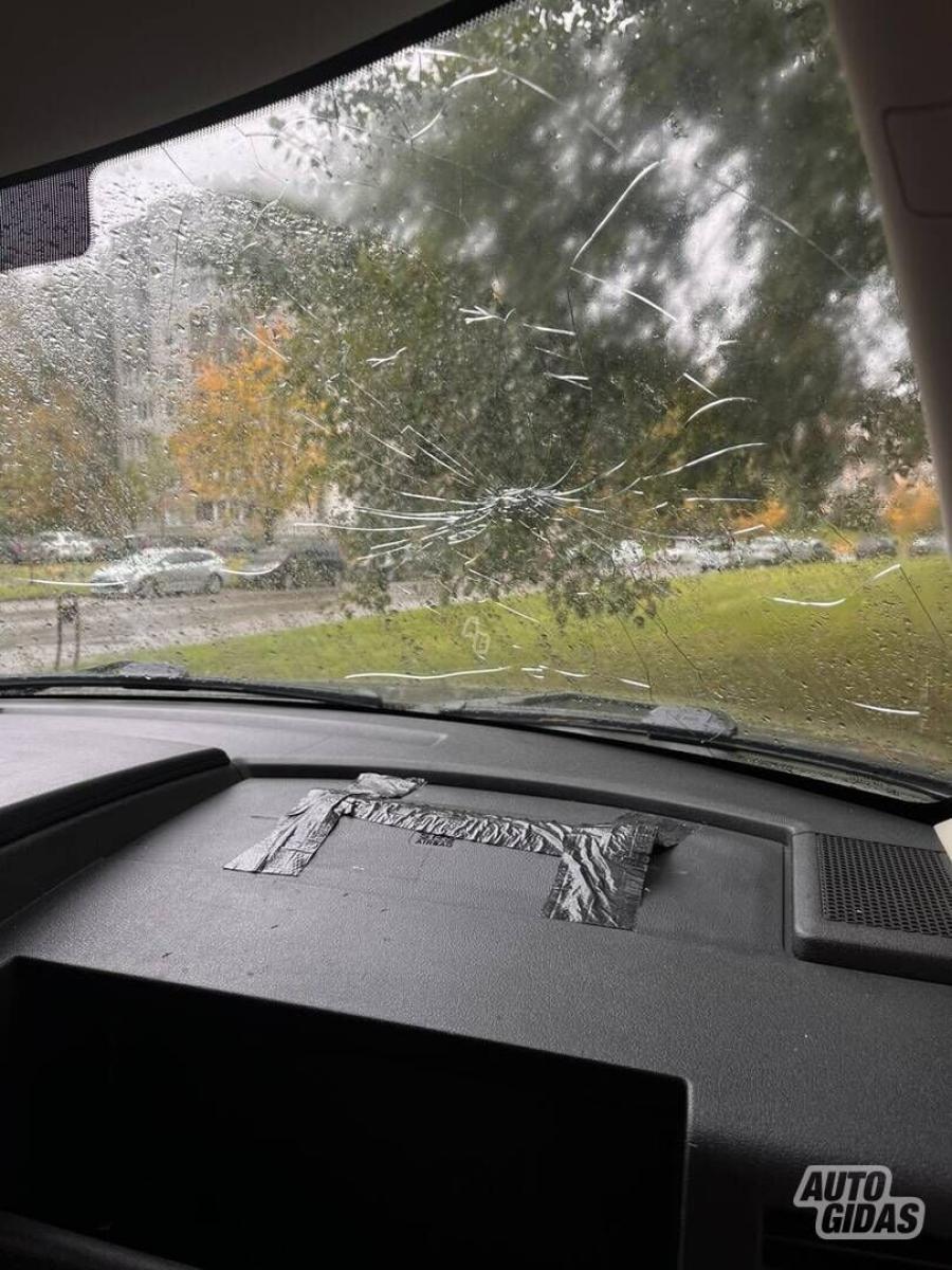 Jeep Patriot 2022 in Vilnius, with an engine capacity of 2.40 L and mileage of 293 thousand km for 2000 €, photo 15 on AUTOMOTO.COM.LV