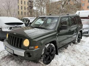 Green Jeep Patriot 2007 in Vilnius, with an engine capacity of 2.40 L and mileage of 169 thousand km for 3350 €, photo  on AUTOMOTO.COM.LV