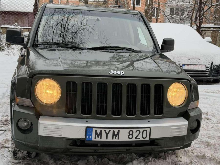 Green Jeep Patriot 2007 in Vilnius, with an engine capacity of 2.40 L and mileage of 169 thousand km for 3350 €, photo 2 on AUTOMOTO.COM.LV