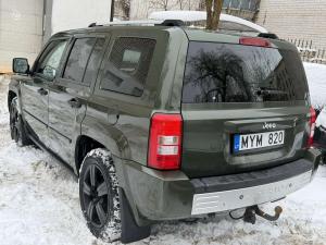 Green Jeep Patriot 2007 in Vilnius, with an engine capacity of 2.40 L and mileage of 169 thousand km for 3350 €, photo 5 on AUTOMOTO.COM.LV