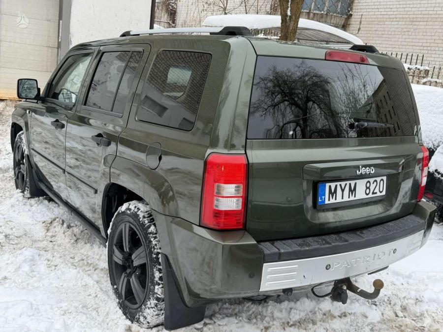 Green Jeep Patriot 2007 in Vilnius, with an engine capacity of 2.40 L and mileage of 169 thousand km for 3350 €, photo 5 on AUTOMOTO.COM.LV