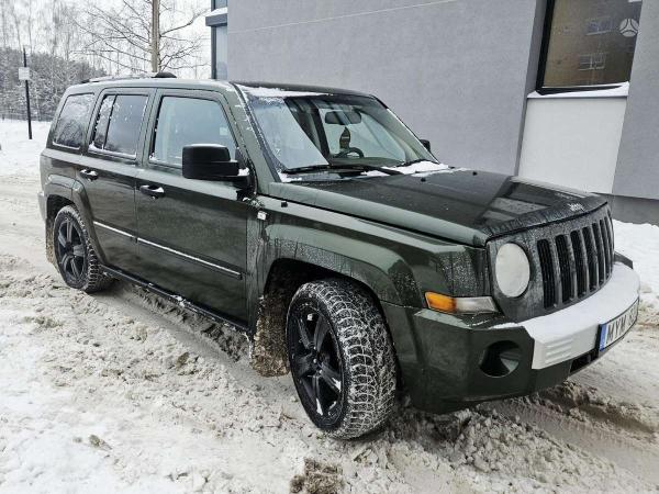 Zaļš Jeep Patriot 2007 Viļņa, ar dzinēja tilpumu 2.40 L un nobraukumu 169 tūkst. km par 3299 €, foto 1 vietnē AUTOMOTO.COM.LV