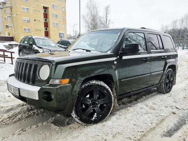Zaļš Jeep Patriot 2007 Viļņa, ar dzinēja tilpumu 2.40 L un nobraukumu 169 tūkst. km par 3299 €, foto 2 vietnē AUTOMOTO.COM.LV