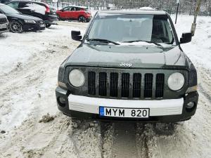 Green Jeep Patriot 2007 in Vilnius, with an engine capacity of 2.40 L and mileage of 169 thousand km for 3299 €, photo 3 on AUTOMOTO.COM.LV