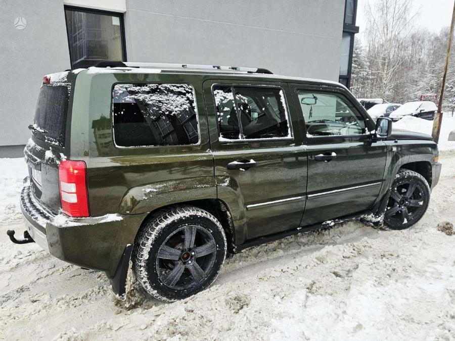 Green Jeep Patriot 2007 in Vilnius, with an engine capacity of 2.40 L and mileage of 169 thousand km for 3299 €, photo 4 on AUTOMOTO.COM.LV