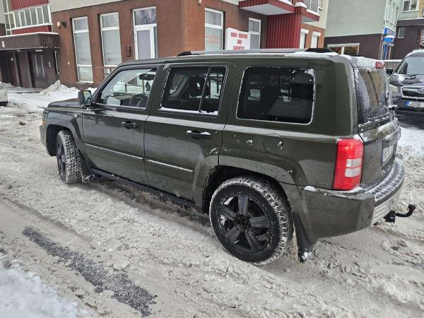 Zaļš Jeep Patriot 2007 Viļņa, ar dzinēja tilpumu 2.40 L un nobraukumu 169 tūkst. km par 3299 €, foto 5 vietnē AUTOMOTO.COM.LV