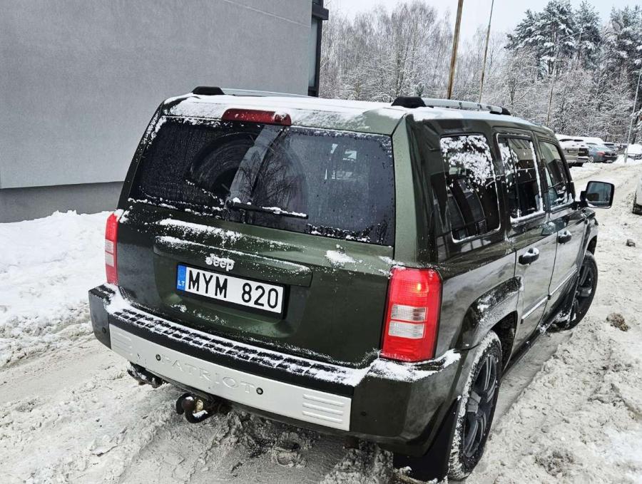 Green Jeep Patriot 2007 in Vilnius, with an engine capacity of 2.40 L and mileage of 169 thousand km for 3299 €, photo 7 on AUTOMOTO.COM.LV