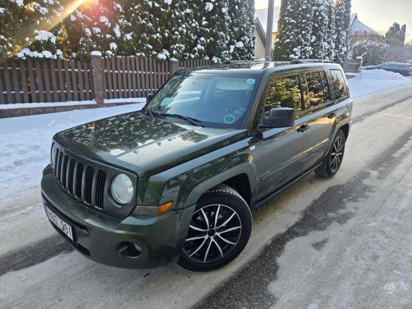 Green Jeep Patriot 2008 in Vilnius, with an engine capacity of 2.00 L and mileage of 250 thousand km for 3850 €, photo 1 on AUTOMOTO.COM.LV