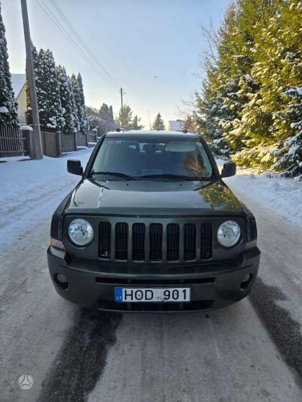 Green Jeep Patriot 2008 in Vilnius, with an engine capacity of 2.00 L and mileage of 250 thousand km for 3850 €, photo 3 on AUTOMOTO.COM.LV