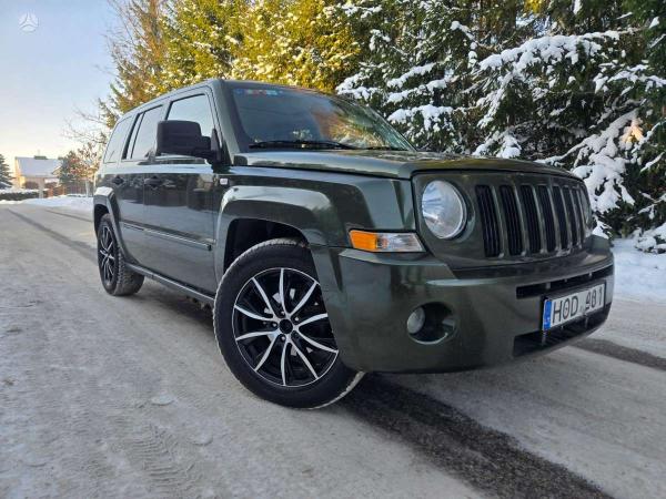 Green Jeep Patriot 2008 in Vilnius, with an engine capacity of 2.00 L and mileage of 250 thousand km for 3850 €, photo 6 on AUTOMOTO.COM.LV