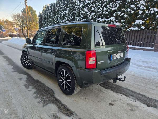 Green Jeep Patriot 2008 in Vilnius, with an engine capacity of 2.00 L and mileage of 250 thousand km for 3850 €, photo 7 on AUTOMOTO.COM.LV