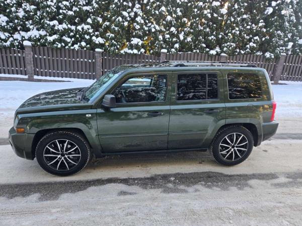 Green Jeep Patriot 2008 in Vilnius, with an engine capacity of 2.00 L and mileage of 250 thousand km for 3850 €, photo 8 on AUTOMOTO.COM.LV