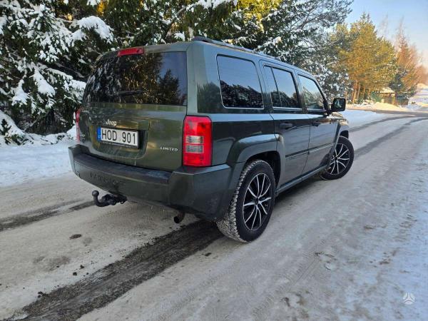 Green Jeep Patriot 2008 in Vilnius, with an engine capacity of 2.00 L and mileage of 250 thousand km for 3850 €, photo 9 on AUTOMOTO.COM.LV