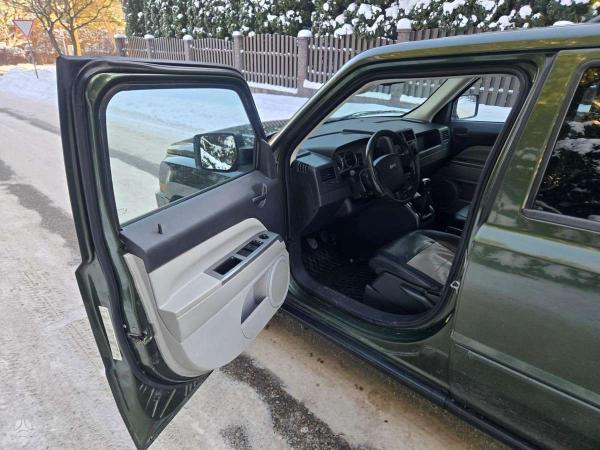 Green Jeep Patriot 2008 in Vilnius, with an engine capacity of 2.00 L and mileage of 250 thousand km for 3850 €, photo 10 on AUTOMOTO.COM.LV