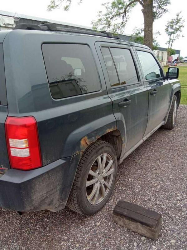 Green Jeep Patriot 2008 in Siauliai, with an engine capacity of 1.97 L and mileage of 123457 thousand km for 1500 €, photo 5 on AUTOMOTO.COM.LV