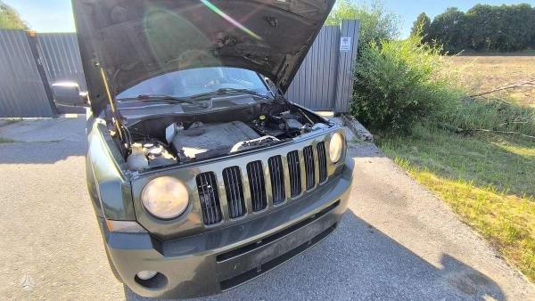 Green Jeep Patriot 2009 in Kazlu Ruda, with an engine capacity of 2.00 L and mileage of 300 thousand km for 1300 €, photo 5 on AUTOMOTO.COM.LV