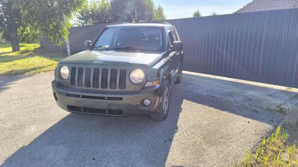Green Jeep Patriot 2009 in Kazlu Ruda, with an engine capacity of 2.00 L and mileage of 300 thousand km for 1300 €, photo 10 on AUTOMOTO.COM.LV