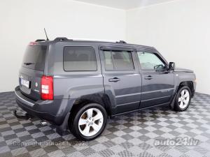 Grey Jeep Patriot 2012 in Tallinn, with an engine capacity of 2.10 L and mileage of 284 thousand km for 4999 €, photo 4 on AUTOMOTO.COM.LV