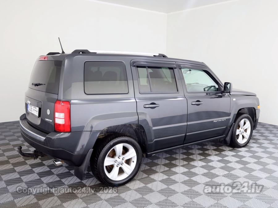 Grey Jeep Patriot 2012 in Tallinn, with an engine capacity of 2.10 L and mileage of 284 thousand km for 4999 €, photo 4 on AUTOMOTO.COM.LV