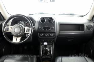 Grey Jeep Patriot 2012 in Tallinn, with an engine capacity of 2.10 L and mileage of 284 thousand km for 4999 €, photo 6 on AUTOMOTO.COM.LV