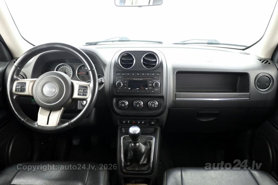 Grey Jeep Patriot 2012 in Tallinn, with an engine capacity of 2.10 L and mileage of 284 thousand km for 4999 €, photo 6 on AUTOMOTO.COM.LV