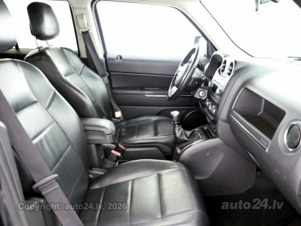 Grey Jeep Patriot 2012 in Tallinn, with an engine capacity of 2.10 L and mileage of 284 thousand km for 4999 €, photo 7 on AUTOMOTO.COM.LV