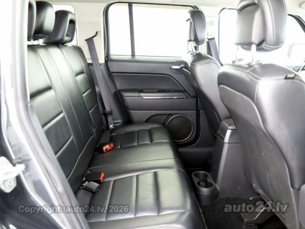Grey Jeep Patriot 2012 in Tallinn, with an engine capacity of 2.10 L and mileage of 284 thousand km for 4999 €, photo 8 on AUTOMOTO.COM.LV