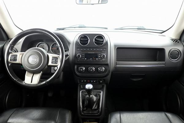 Jeep Patriot 2012 Tallina vietnē Pelēks Jeep Patriot 2012 Tallina, ar dzinēja tilpumu 2.10 L un nobraukumu 284 tūkst. km par 4999 €, foto 6 vietnē AUTOMOTO.COM.LV