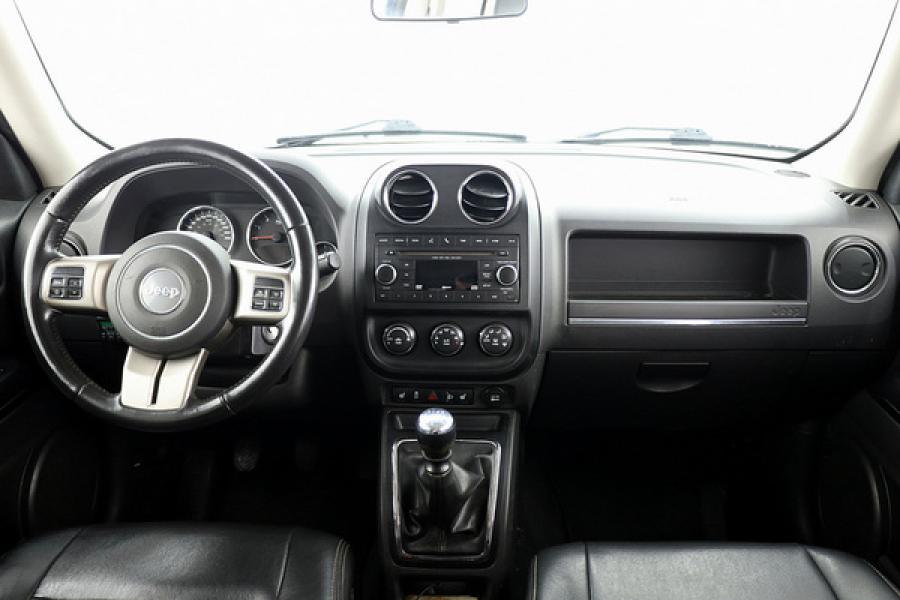 Grey Jeep Patriot 2012 in Tallinn, with an engine capacity of 2.10 L and mileage of 284 thousand km for 4999 €, photo 6 on AUTOMOTO.COM.LV