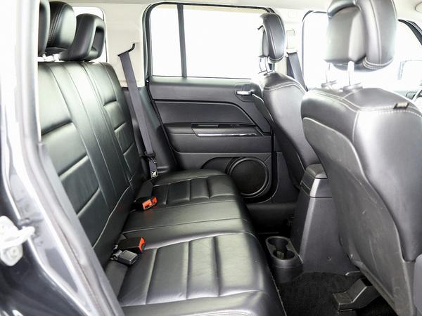 Jeep Patriot 2012 Tallina vietnē Pelēks Jeep Patriot 2012 Tallina, ar dzinēja tilpumu 2.10 L un nobraukumu 284 tūkst. km par 4999 €, foto 8 vietnē AUTOMOTO.COM.LV
