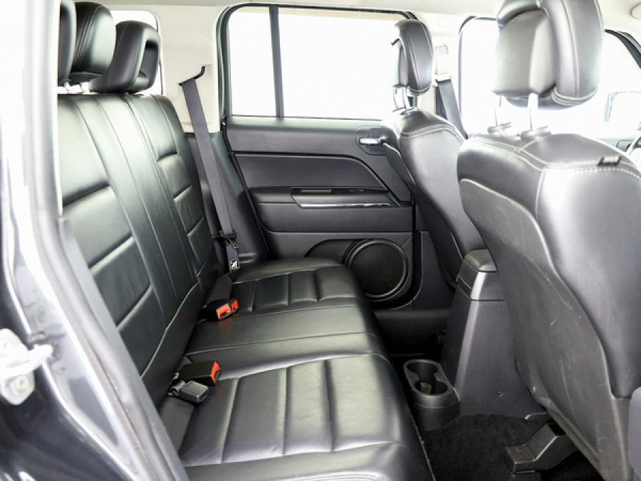Grey Jeep Patriot 2012 in Tallinn, with an engine capacity of 2.10 L and mileage of 284 thousand km for 4999 €, photo 8 on AUTOMOTO.COM.LV