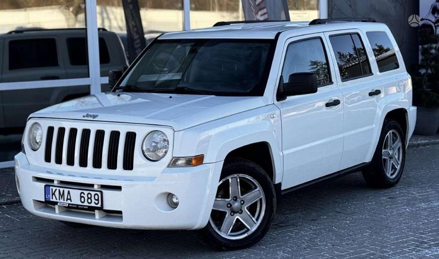 White Jeep Patriot 2008 in Radviliskis, with an engine capacity of 2.00 L and mileage of 242 thousand km for 4650 €, photo 1 on AUTOMOTO.COM.LV
