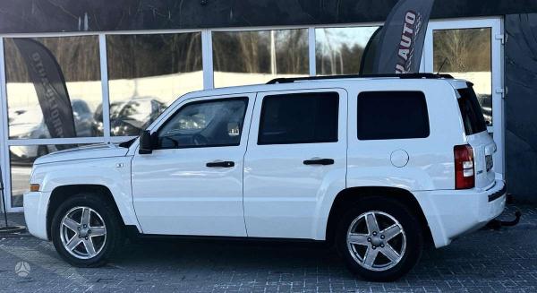 White Jeep Patriot 2008 in Radviliskis, with an engine capacity of 2.00 L and mileage of 242 thousand km for 4650 €, photo 7 on AUTOMOTO.COM.LV