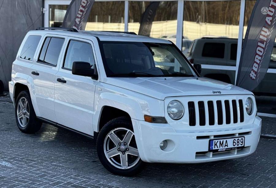 White Jeep Patriot 2008 in Radviliskis, with an engine capacity of 2.00 L and mileage of 242 thousand km for 4650 €, photo 2 on AUTOMOTO.COM.LV