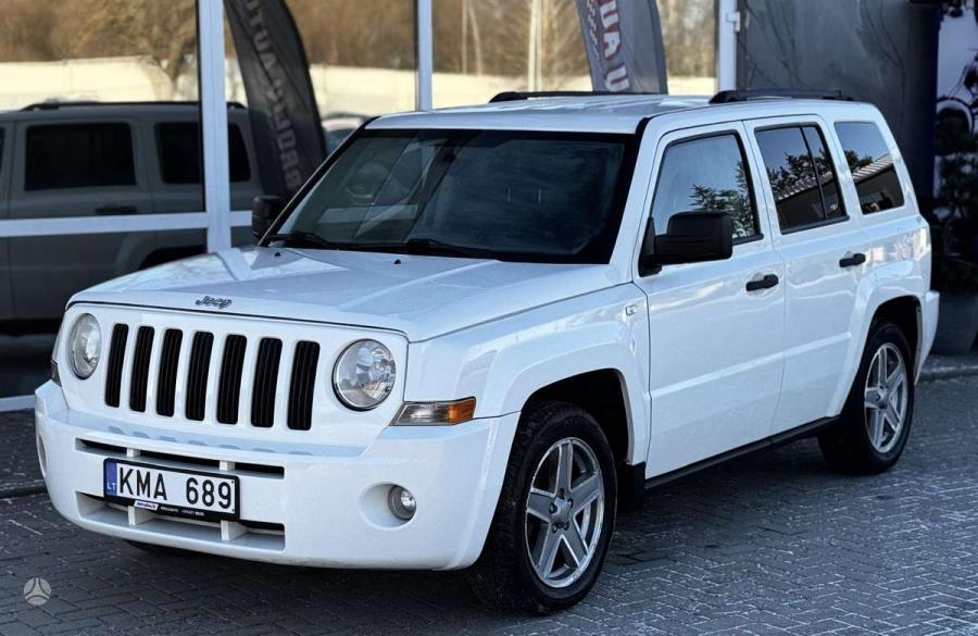 White Jeep Patriot 2008 in Radviliskis, with an engine capacity of 2.00 L and mileage of 242 thousand km for 4650 €, photo 5 on AUTOMOTO.COM.LV