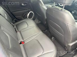 Melns Jeep Renegade 2015 Rīga, ar dzinēja tilpumu 1.40 L un nobraukumu 0 tūkst. km par 9800 €, foto 9 vietnē AUTOMOTO.COM.LV