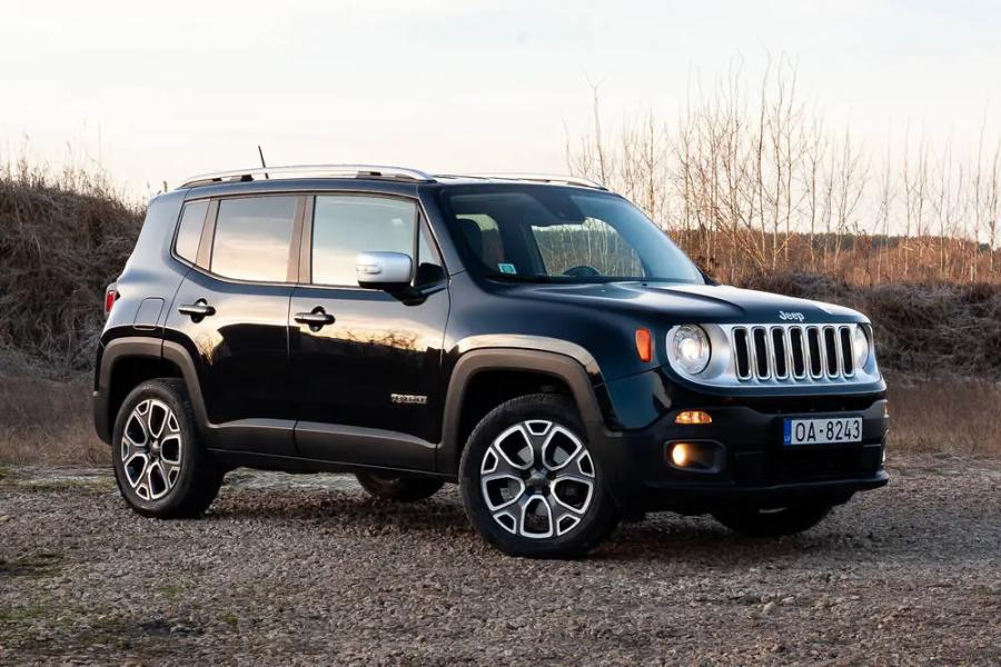 Black Jeep Renegade 2015 in Riga, with an engine capacity of 2.00 L and mileage of 225 thousand km for 11495 €, photo 1 on AUTOMOTO.COM.LV