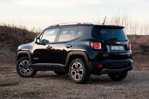 Black Jeep Renegade 2015 in Riga, with an engine capacity of 2.00 L and mileage of 225 thousand km for 11495 €, photo 3 on AUTOMOTO.COM.LV