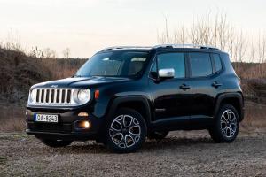Black Jeep Renegade 2015 in Riga, with an engine capacity of 2.00 L and mileage of 225 thousand km for 11495 €, photo 4 on AUTOMOTO.COM.LV
