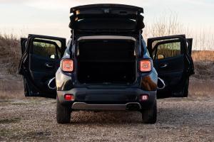 Black Jeep Renegade 2015 in Riga, with an engine capacity of 2.00 L and mileage of 225 thousand km for 11495 €, photo 7 on AUTOMOTO.COM.LV