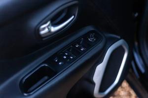 Black Jeep Renegade 2015 in Riga, with an engine capacity of 2.00 L and mileage of 225 thousand km for 11495 €, photo 15 on AUTOMOTO.COM.LV