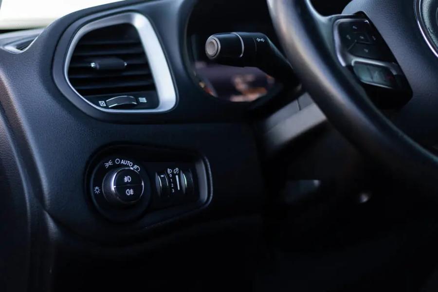Black Jeep Renegade 2015 in Riga, with an engine capacity of 2.00 L and mileage of 225 thousand km for 11495 €, photo 16 on AUTOMOTO.COM.LV