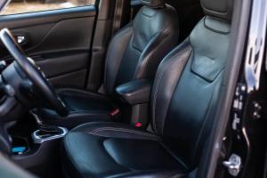 Black Jeep Renegade 2015 in Riga, with an engine capacity of 2.00 L and mileage of 225 thousand km for 11495 €, photo 17 on AUTOMOTO.COM.LV