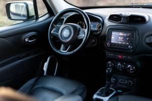 Black Jeep Renegade 2015 in Riga, with an engine capacity of 2.00 L and mileage of 225 thousand km for 11495 €, photo 22 on AUTOMOTO.COM.LV