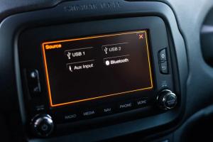 Black Jeep Renegade 2015 in Riga, with an engine capacity of 2.00 L and mileage of 225 thousand km for 11495 €, photo 25 on AUTOMOTO.COM.LV