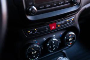 Black Jeep Renegade 2015 in Riga, with an engine capacity of 2.00 L and mileage of 225 thousand km for 11495 €, photo 29 on AUTOMOTO.COM.LV