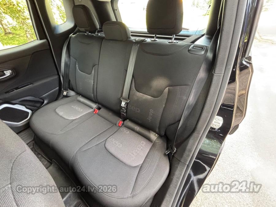Black Jeep Renegade 2015 in Paide, with an engine capacity of 1.40 L and mileage of 128 thousand km for 7390 €, photo 15 on AUTOMOTO.COM.LV