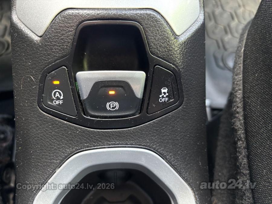 Black Jeep Renegade 2015 in Paide, with an engine capacity of 1.40 L and mileage of 128 thousand km for 7390 €, photo 21 on AUTOMOTO.COM.LV