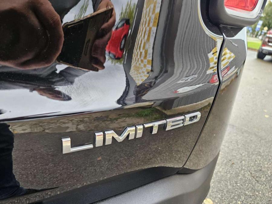 Black Jeep Renegade 2016 in Siauliai, with an engine capacity of 1.60 L and mileage of 252 thousand km for 7450 €, photo 12 on AUTOMOTO.COM.LV